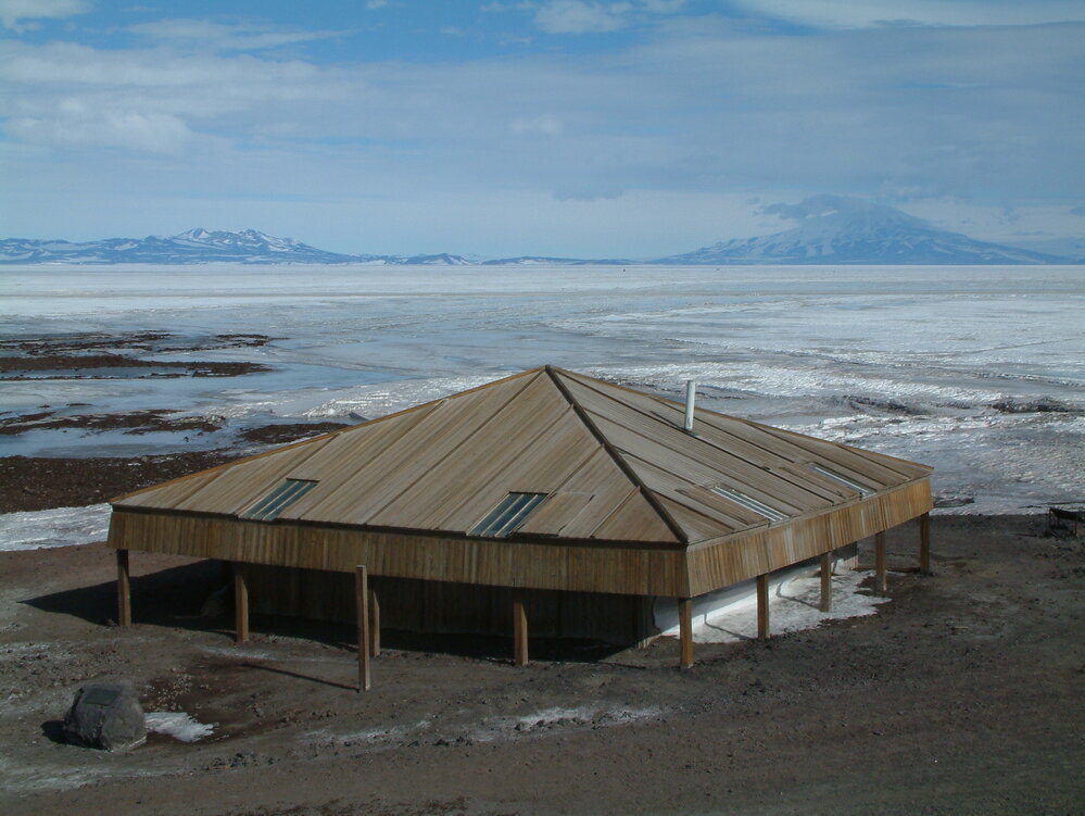 2005 Scott's 'Discovery' hut, Hut Point (001) | Antarctic Heritage Trust