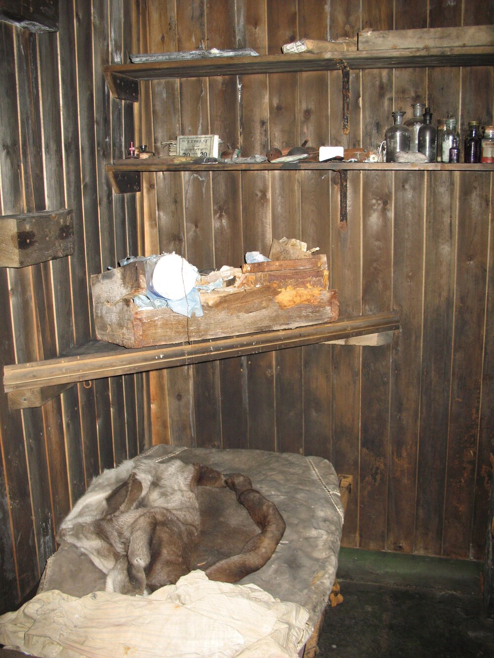 2007 K170, Scott's 'Terra Nova' Hut - Evans' and Wilson's corner (001 ...