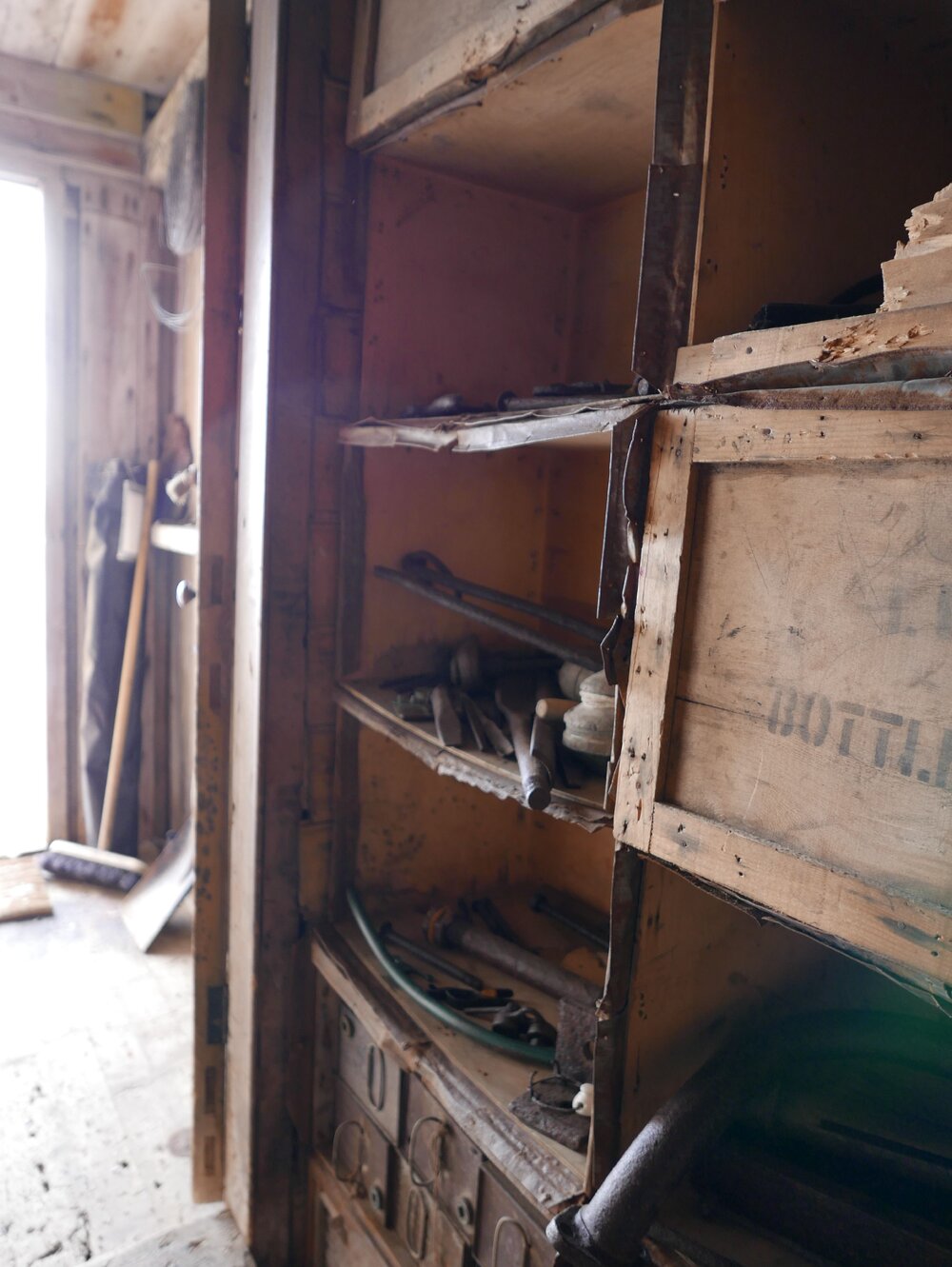 2020-21 Shackleton's 'Nimrod' Hut, hut interior (012) | Antarctic ...