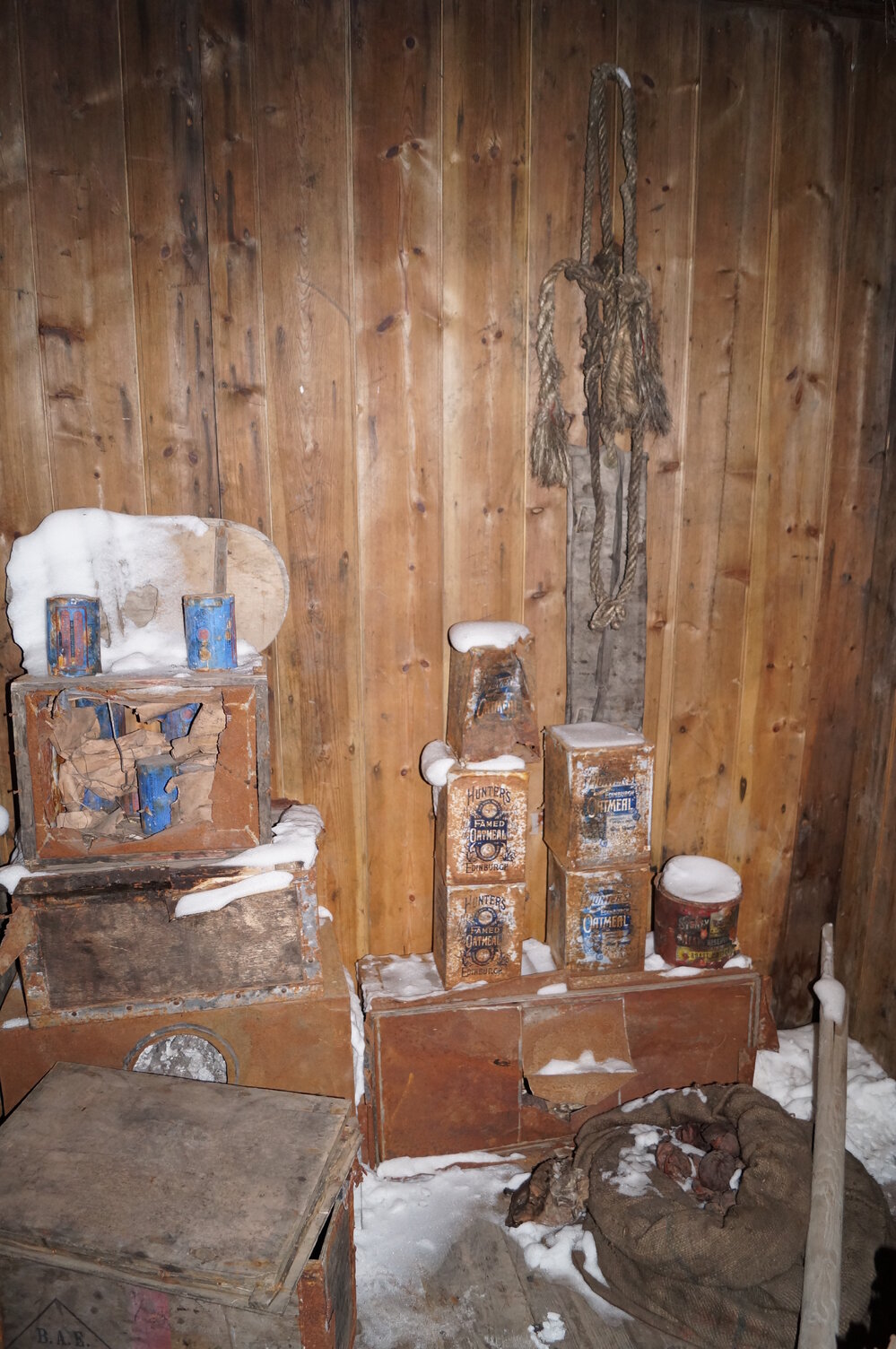 2013-14 Location image, artefacts, Scott's 'Discovery' hut, Hut Point ...