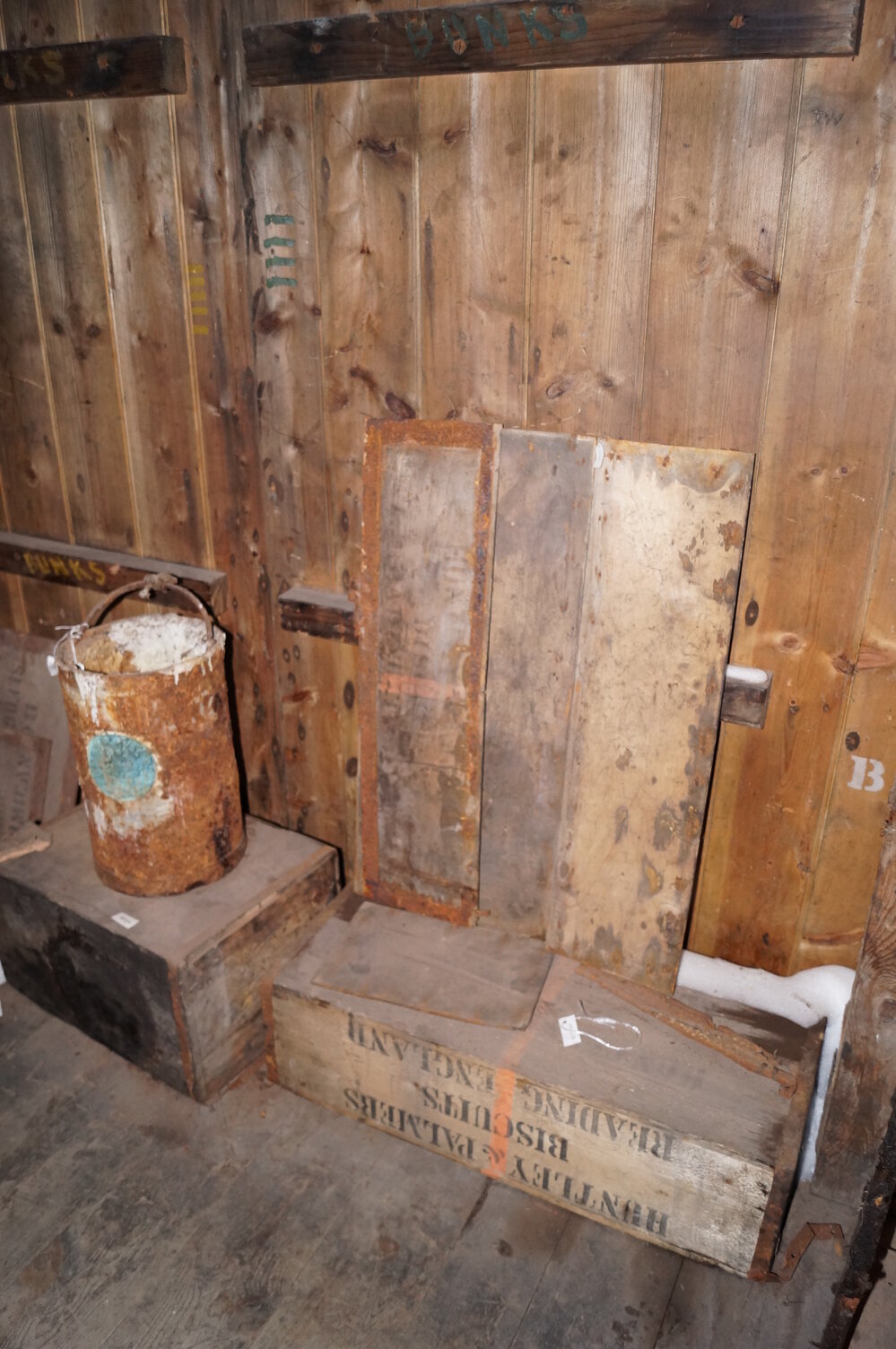 2013-14 Location image, artefacts, Scott's 'Discovery' hut, Hut Point ...
