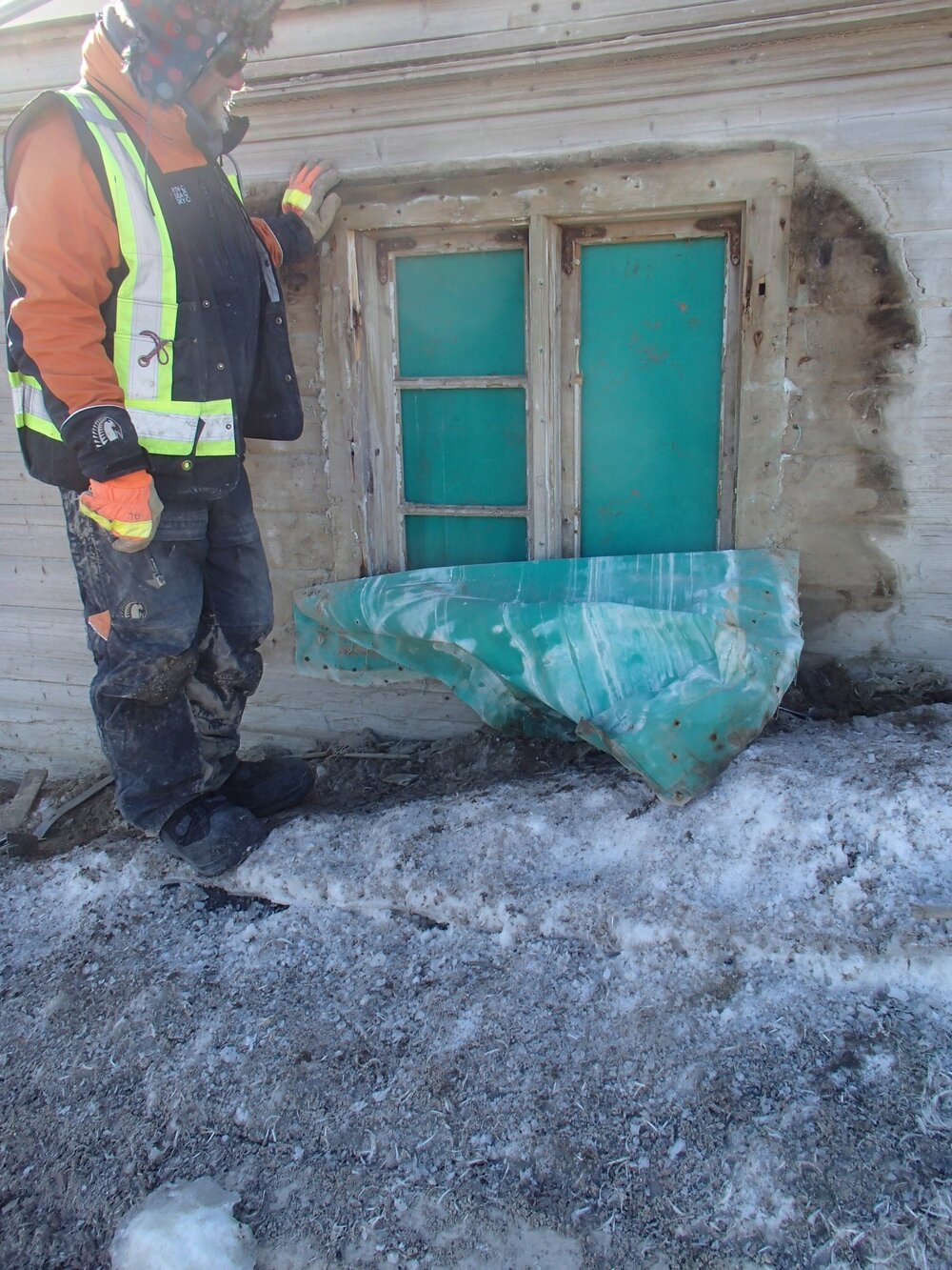 2015-16 Al Fastier working on west window | Antarctic Heritage Trust