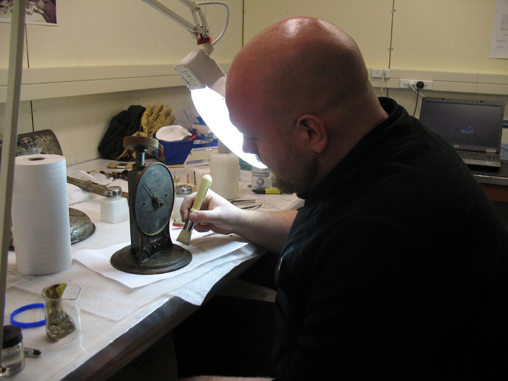 2012 AHT's Stefan Strittmatter treating weigh scale, Scott Base ...